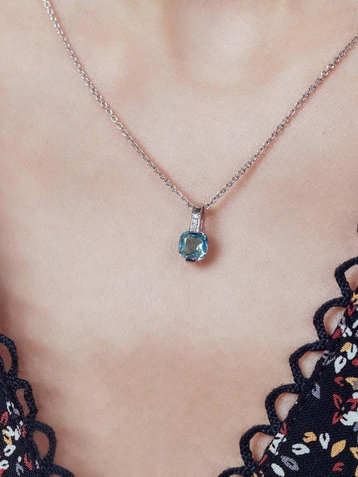 45 bijoux de mariée pour respecter la tradition de l'accessoire bleu