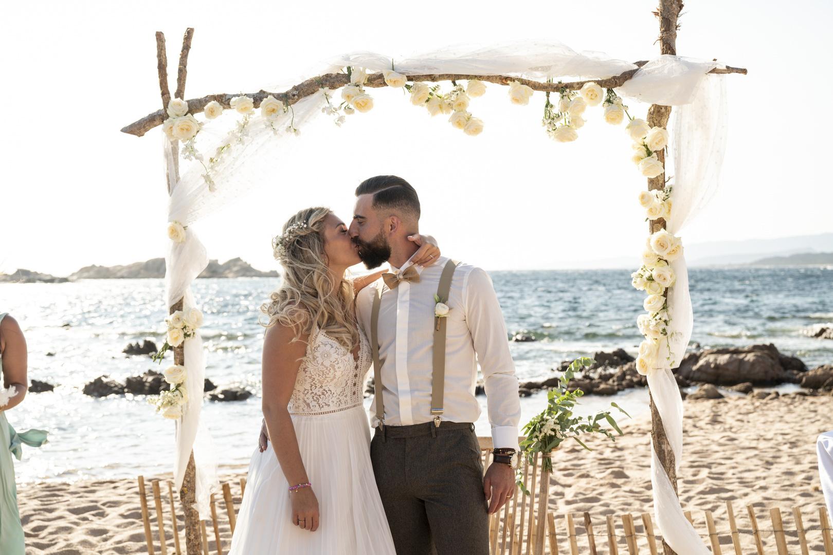 Comment organiser son mariage à la plage ? Les meilleurs conseils et 8 ...