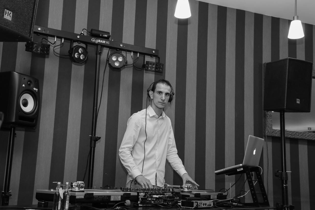 DJ Marco - Vérifiez la disponibilité et les prix