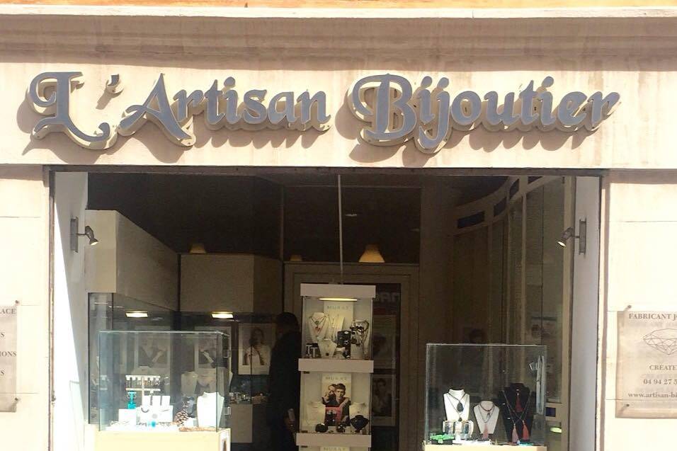L'Artisan Bijoutier - Vérifiez la disponibilité et les prix