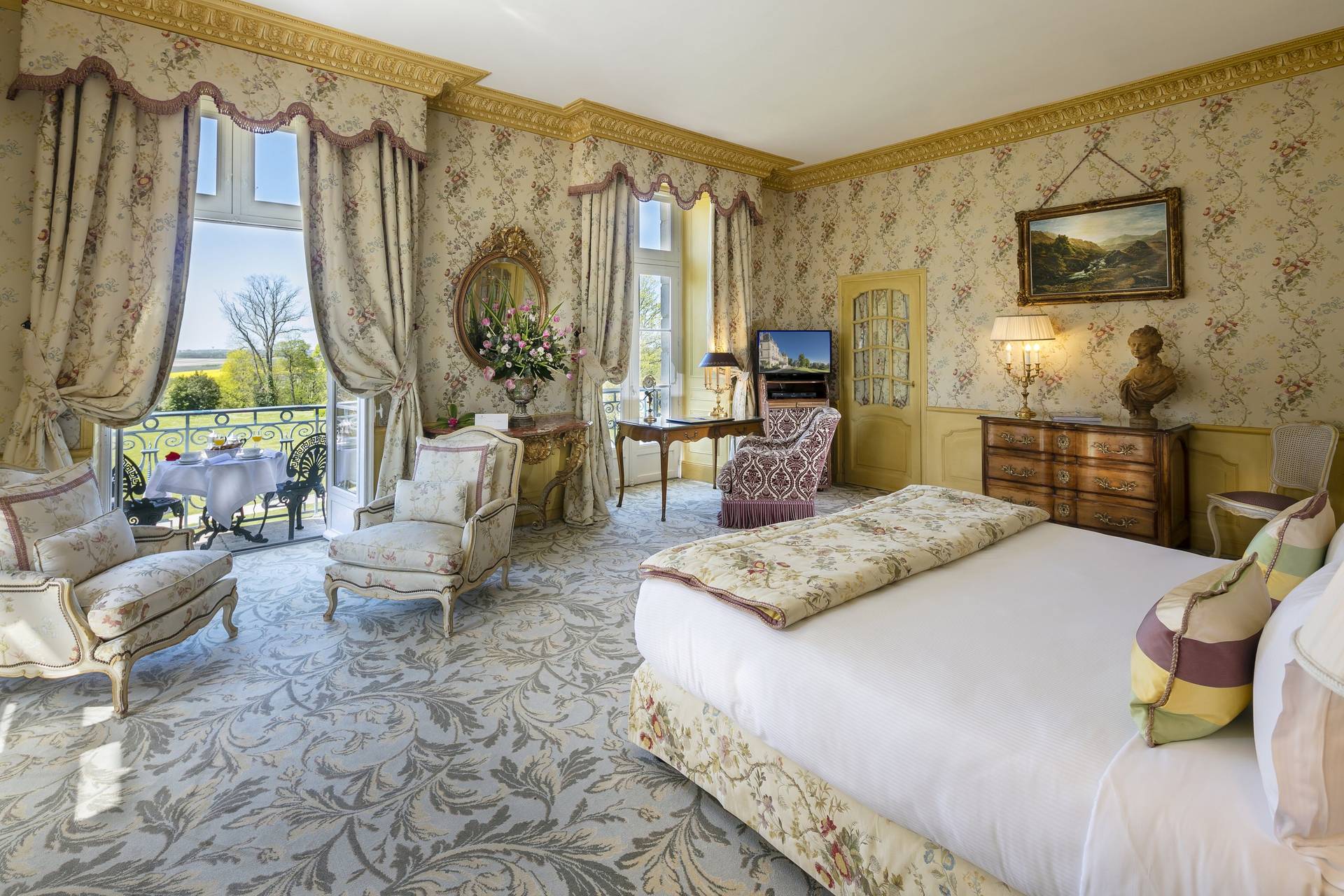 Mirambeau Palace - Vérifiez la disponibilité et les prix