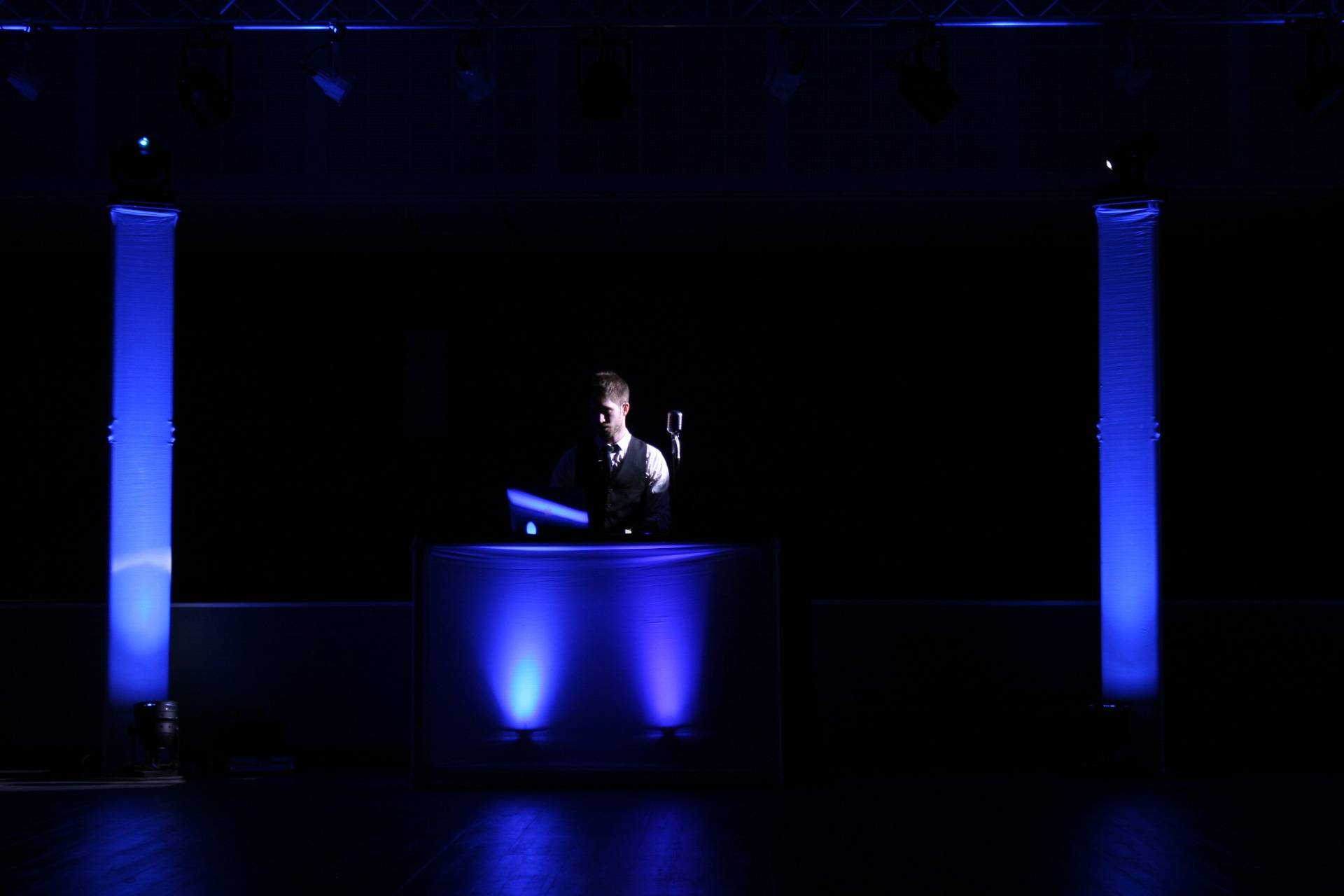 Loïc DJ Créateur d'ambiance - Vérifiez la disponibilité et les prix
