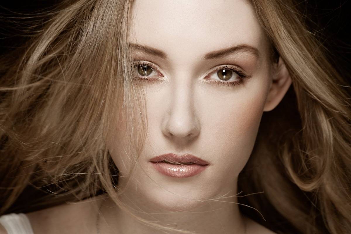 Delphie Makeup - Vérifiez la disponibilité et les prix